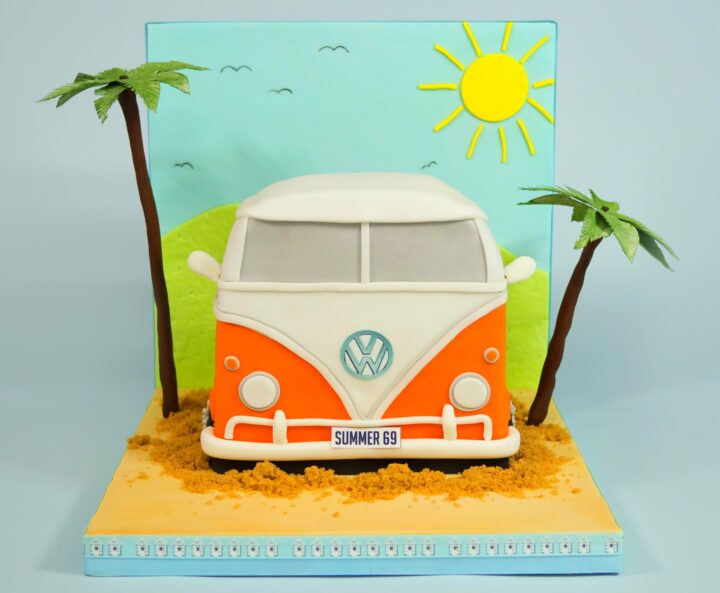 Camper van cake - CakeFlix